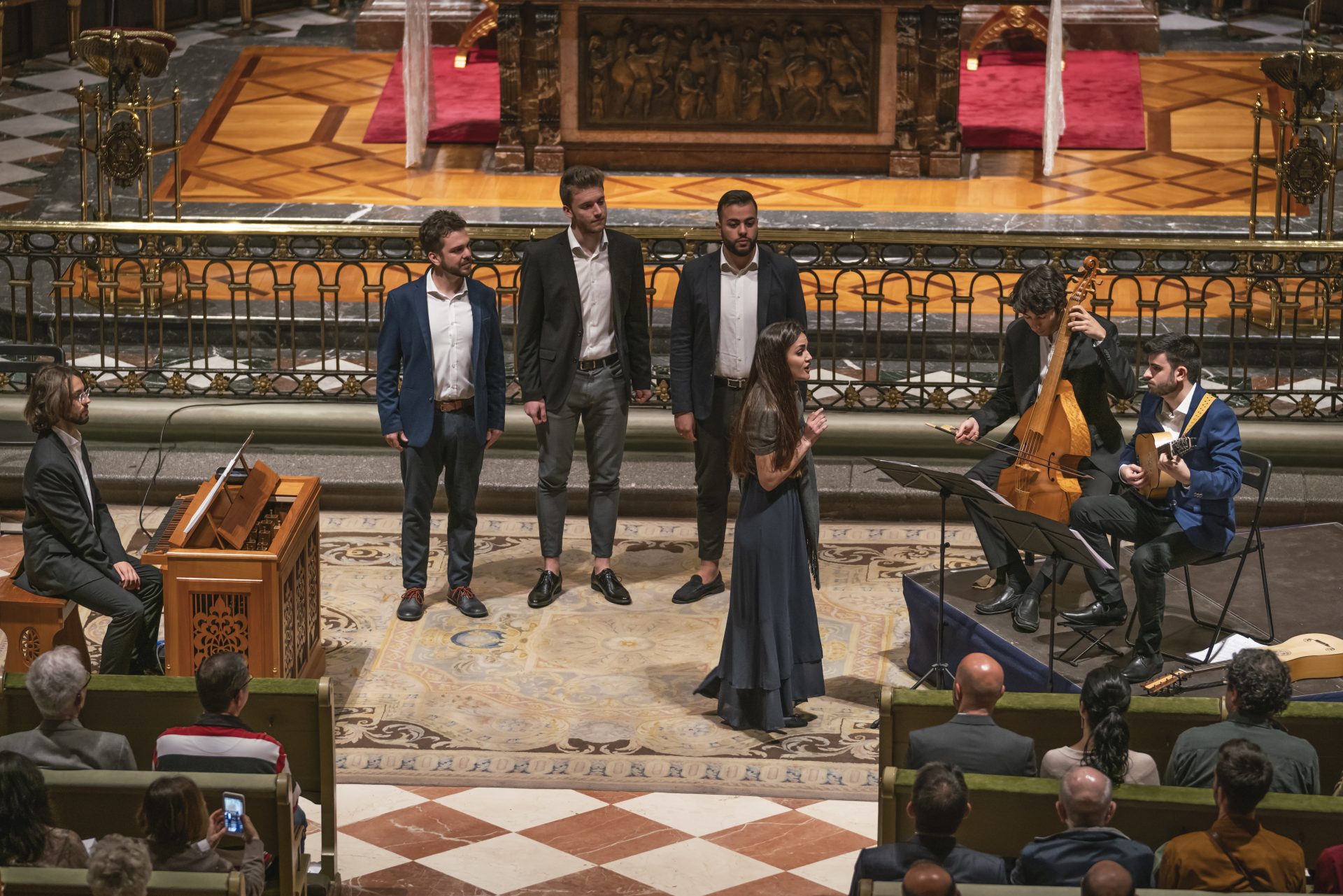 Portative organs and "portative organs" - Medieval Organ